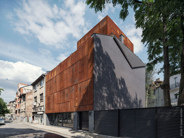 С културна програма отваря сградата с фасада от патинираща стомана до Женския пазар в столицата